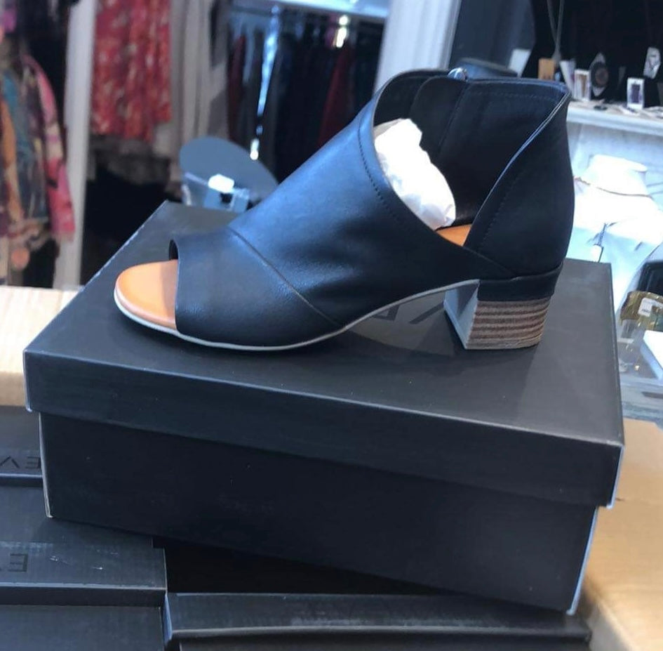 EVERLY GIA LEATHER SHOE – Urban Threadz Boutique